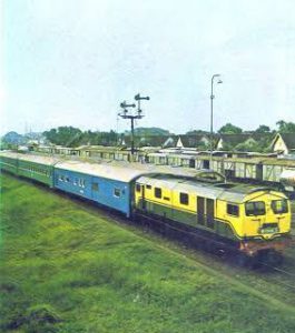 Foto Kereta Api Indonesia Jadul Sampai Modern!