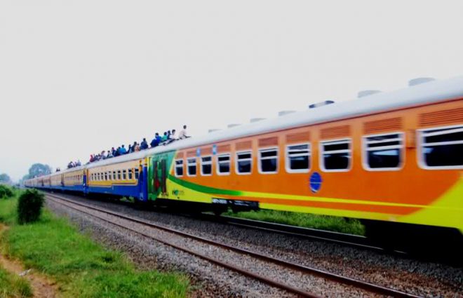 Foto Kereta Api Indonesia Jadul Sampai Modern!